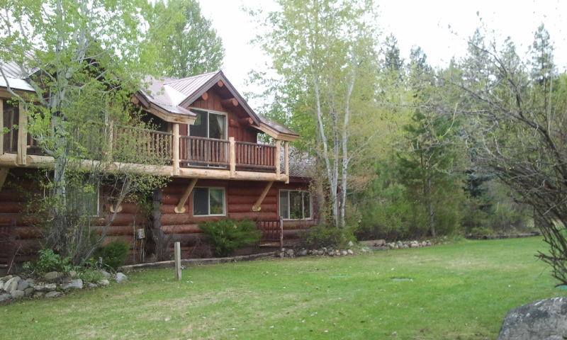 Wolfridge Resort in Winthrop WA | Cabins, pool, hot tub